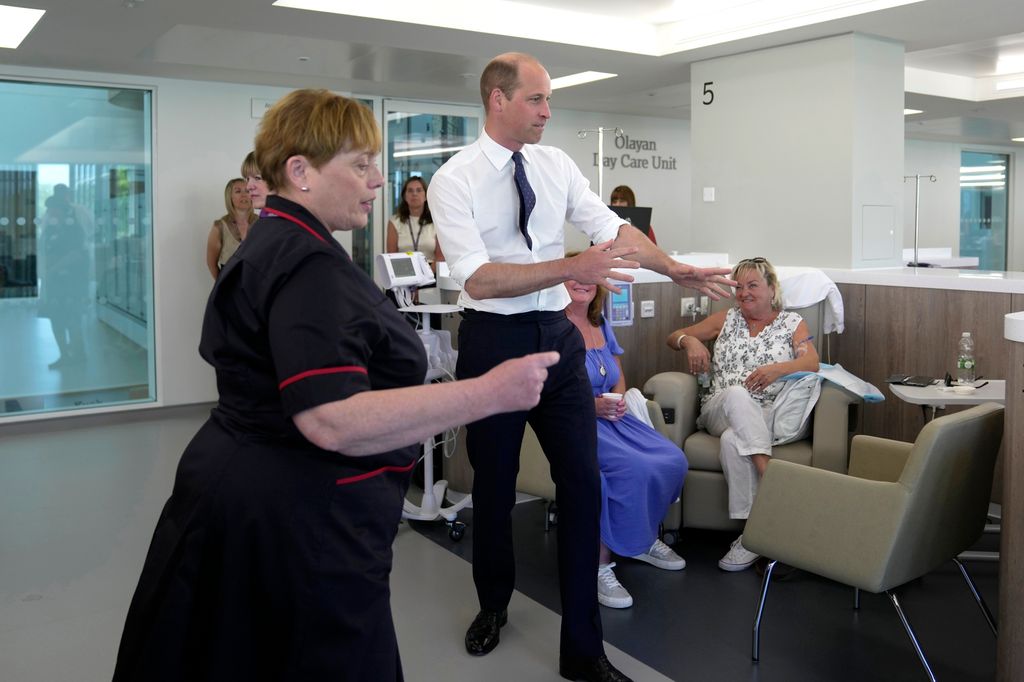 Kate Middleton visits hospital where she received cancer treatment and ...