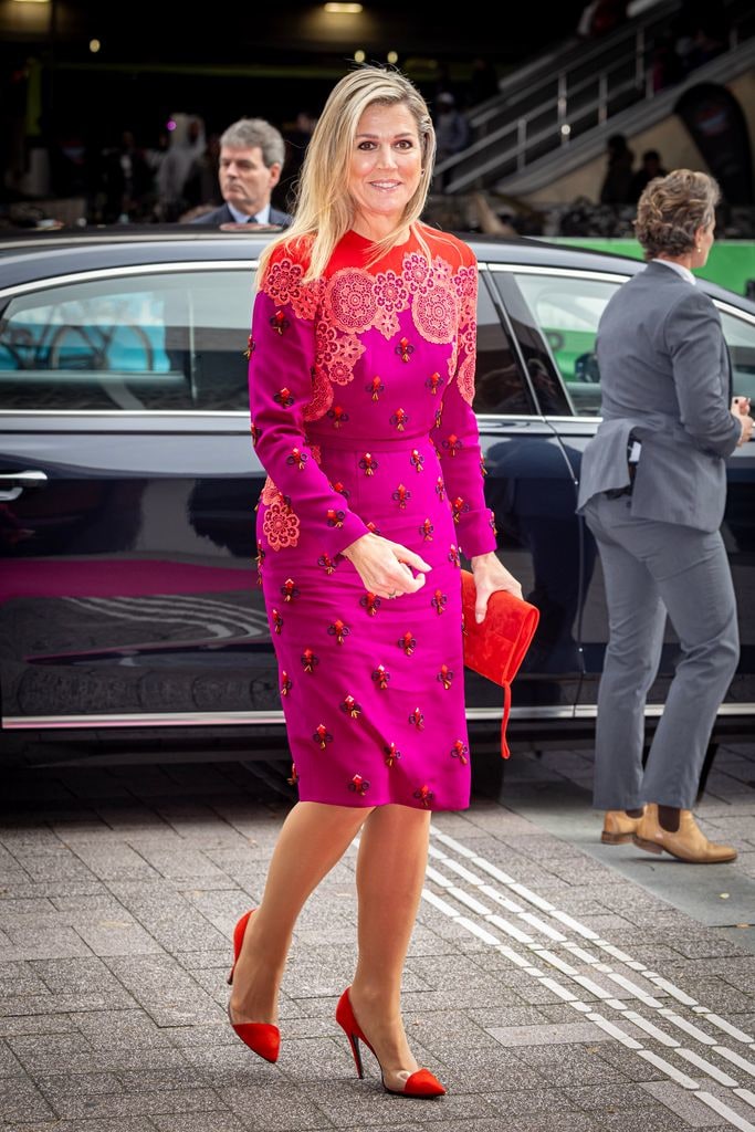 Queen Máxima made secret tweak to waist-cinching colour-clash dress ...