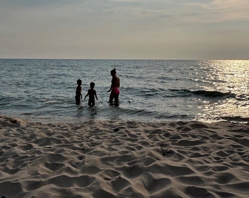 GMA's Ginger Zee stuns in sun-soaked lakeside photo with rarely-seen ...