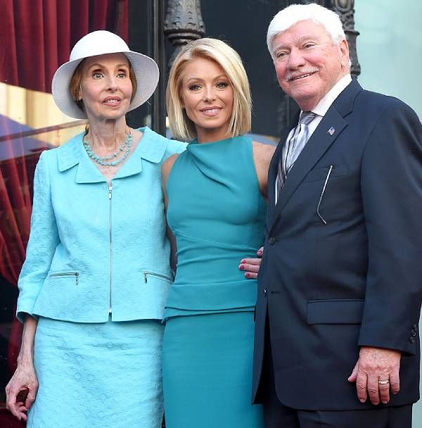 Kelly Ripa's mom looks unbelievably youthful in celebratory photo with ...
