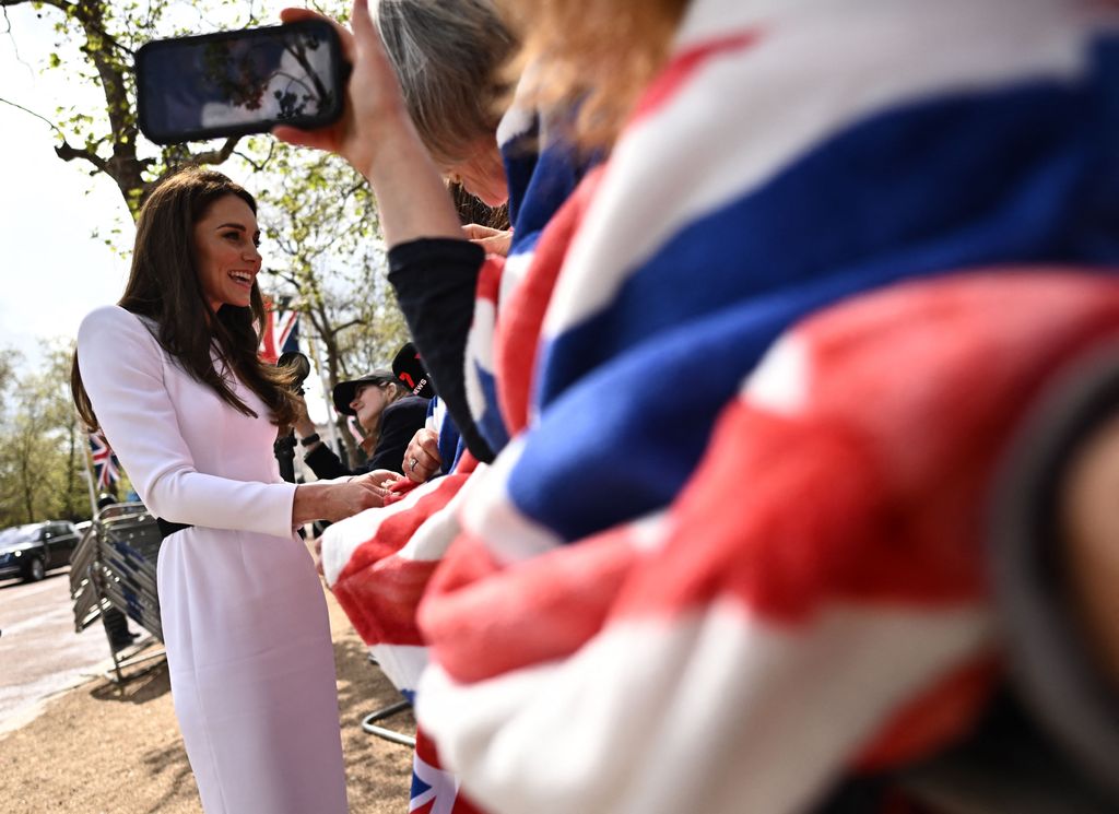 Princess Kate, Prince William and King Charles surprise crowds with coronation eve walkabout ...
