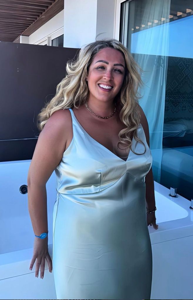 Why is 'she loves herself' still an insult? | HELLO!