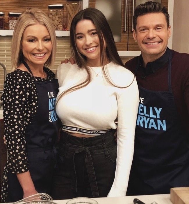 Everything you need to know about Kelly Ripa's stunning daughter Lola ...