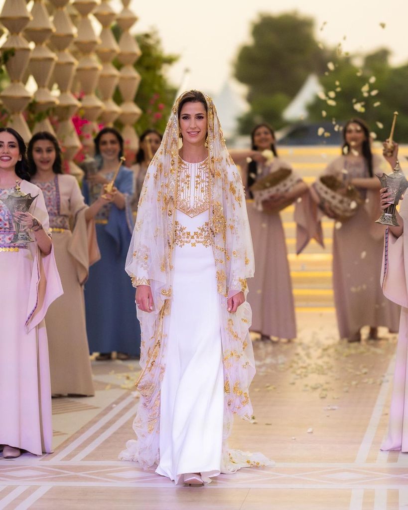 Crown Prince Hussein's resplendent bride Rajwa models fitted wedding ...