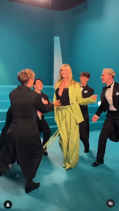 Agts Heidi Klum Dances In Plunging Corset And Electric Green Power