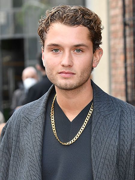 Jude Law's 7 kids: Iris, Rafferty and actor's private family life ...