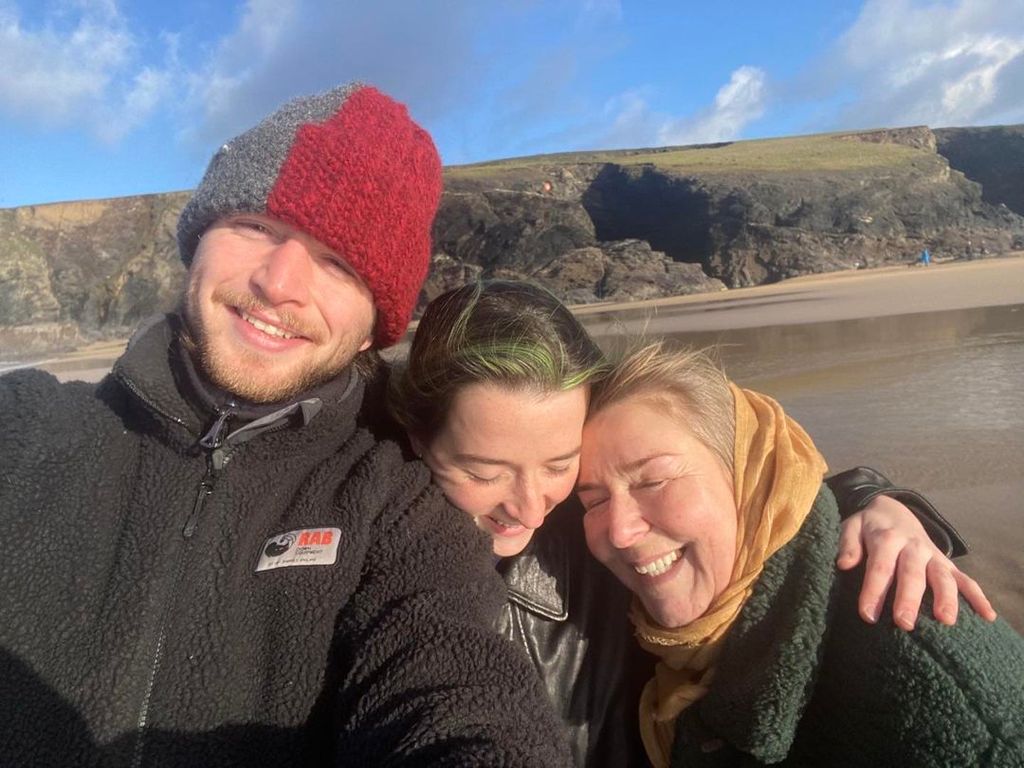 Fern Britton flooded with messages as she shares rare picture of ...