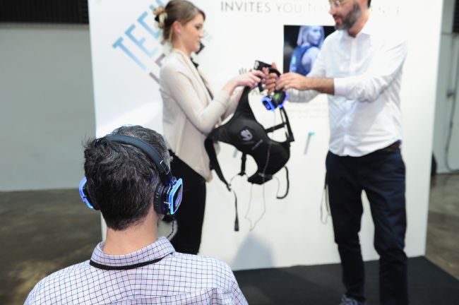 Coldplay's Chris Martin makes rare comment about girlfriend Dakota ...