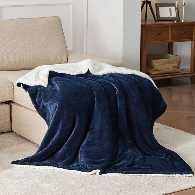 9 best warm blankets for winter 2022: From heavy fleece throws to thick ...