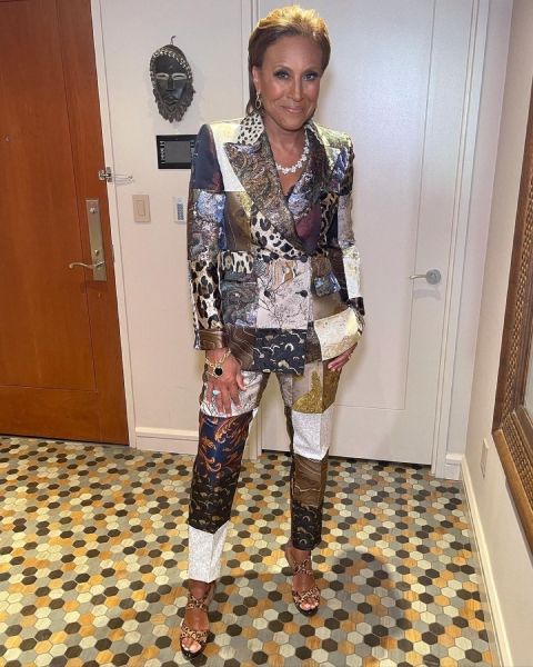 GMA's Robin Roberts congratulated by fans as she flashes huge ring in ...