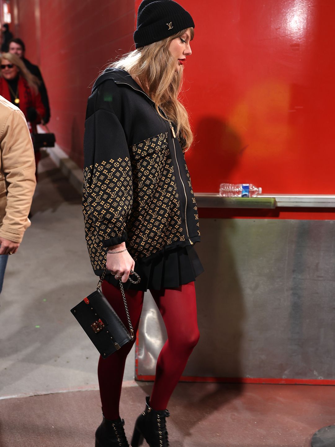 Taylor Swift's full Louis Vuitton Look is a seriously bold monogram ...