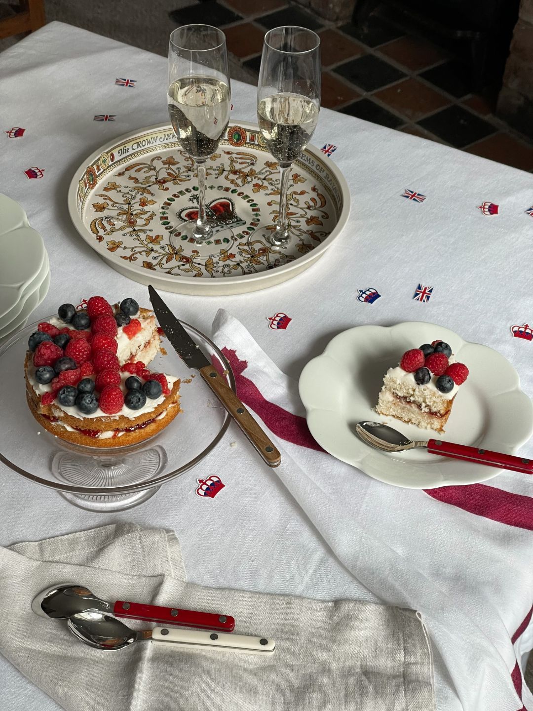 How to plan a chic Coronation party and what you need to buy - shop now ...