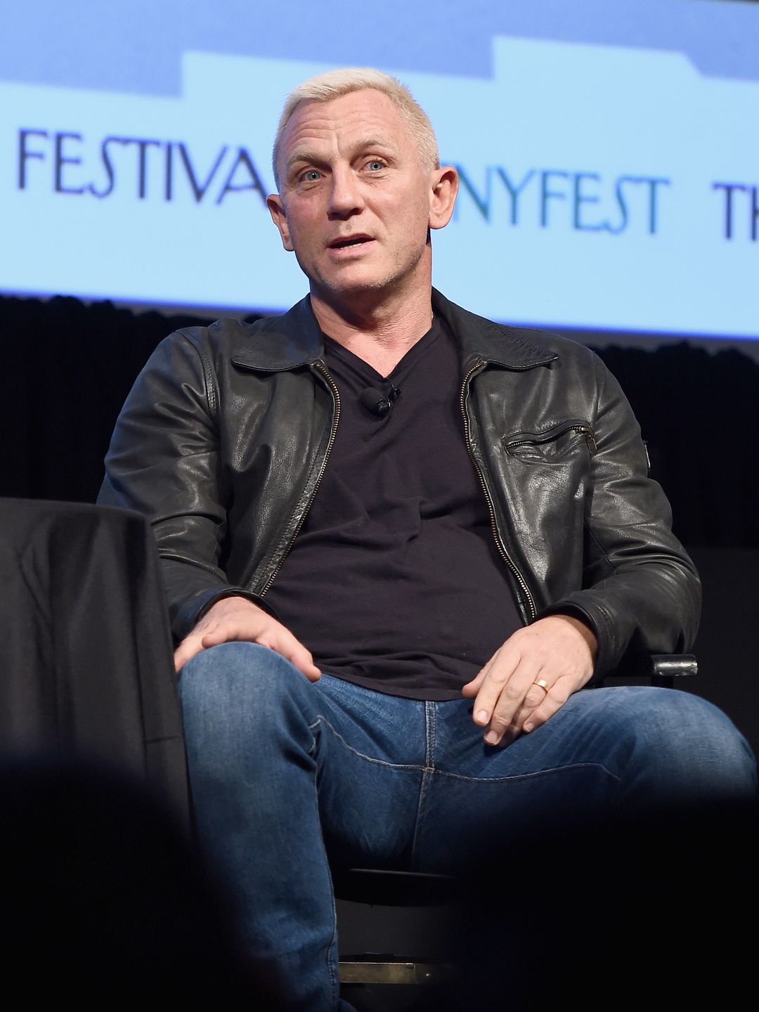 Daniel Craig sends fans into a tizzy as he debuts striking new look ...