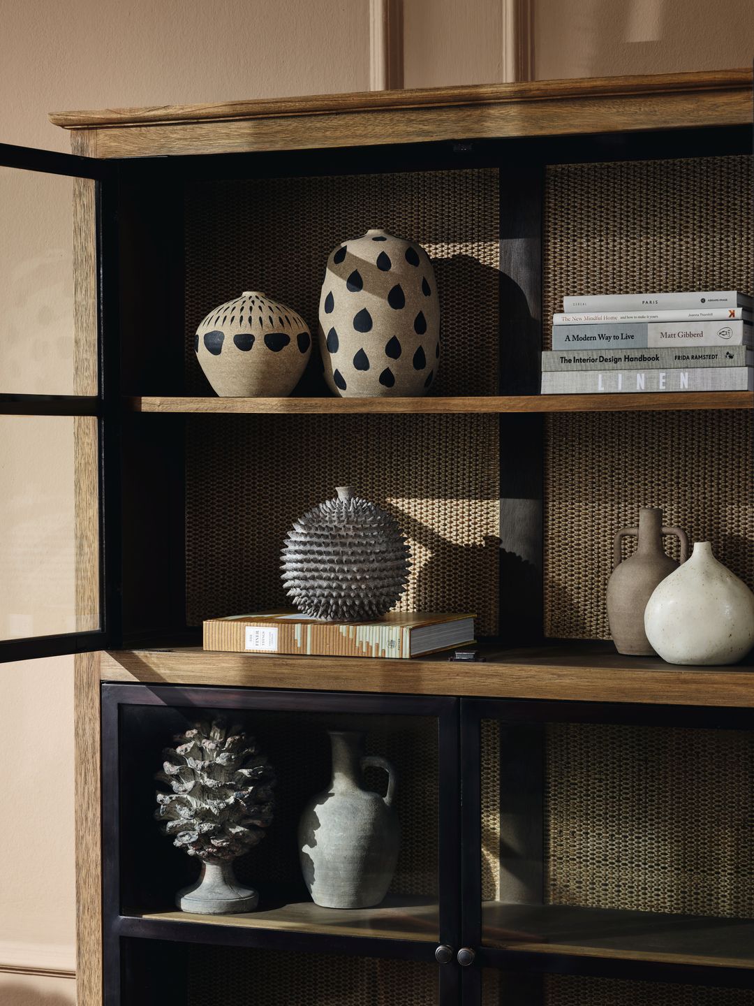 Bookshelf Wealth: The chic interior design trend everyone can try at ...