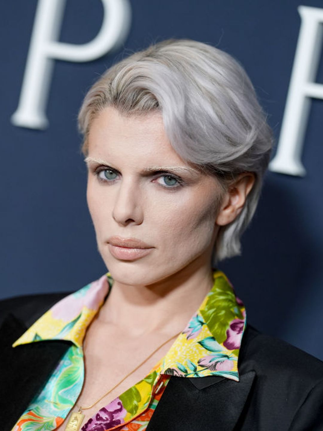 Julia Fox channels ice queen with platinum grey pixie cut and dyed ...