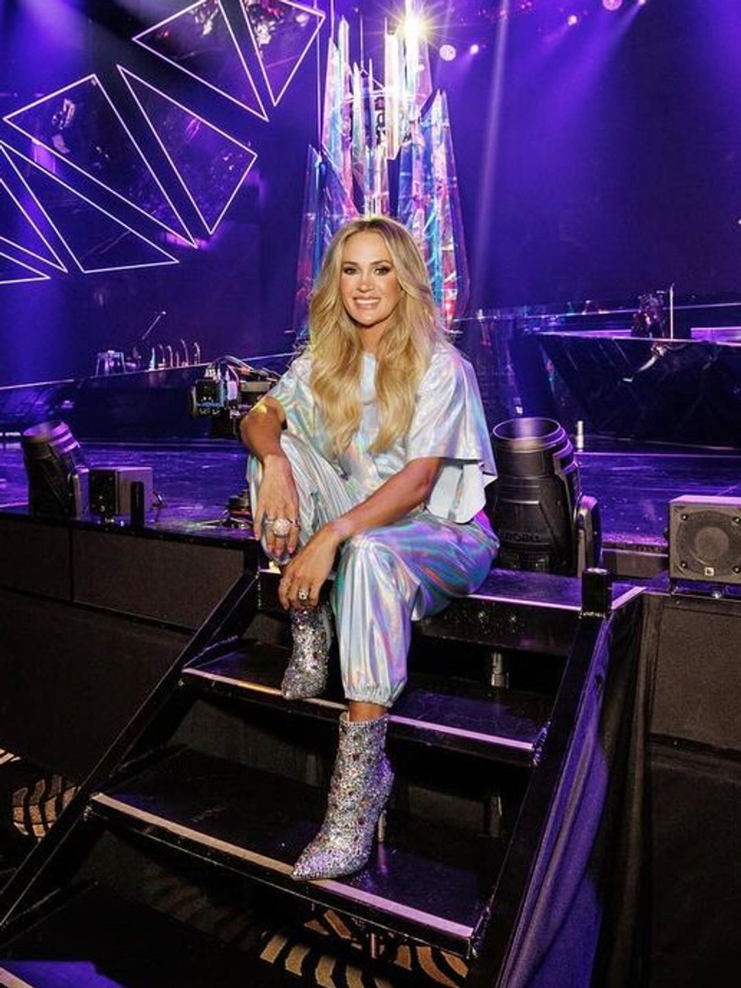 Carrie Underwood wows in metallic two-piece and must-see boots ...