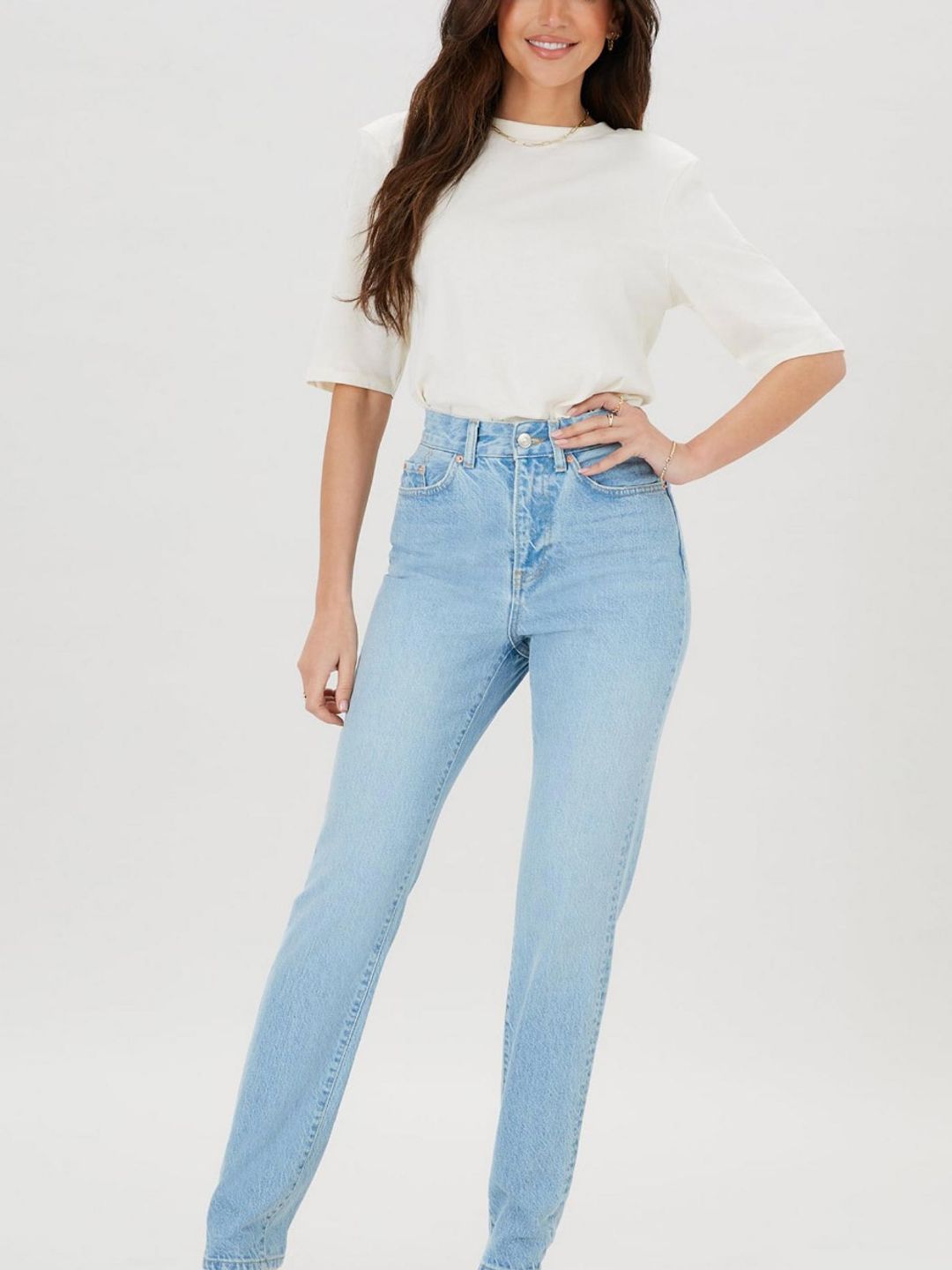 Michelle Keegan channels Meghan Markle in figure-flattering jeans and ...
