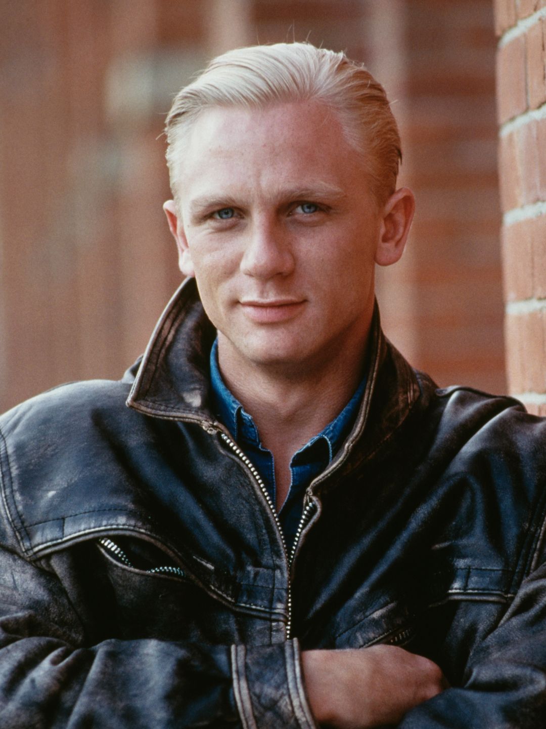 Daniel Craig sends fans into a tizzy as he debuts striking new look ...