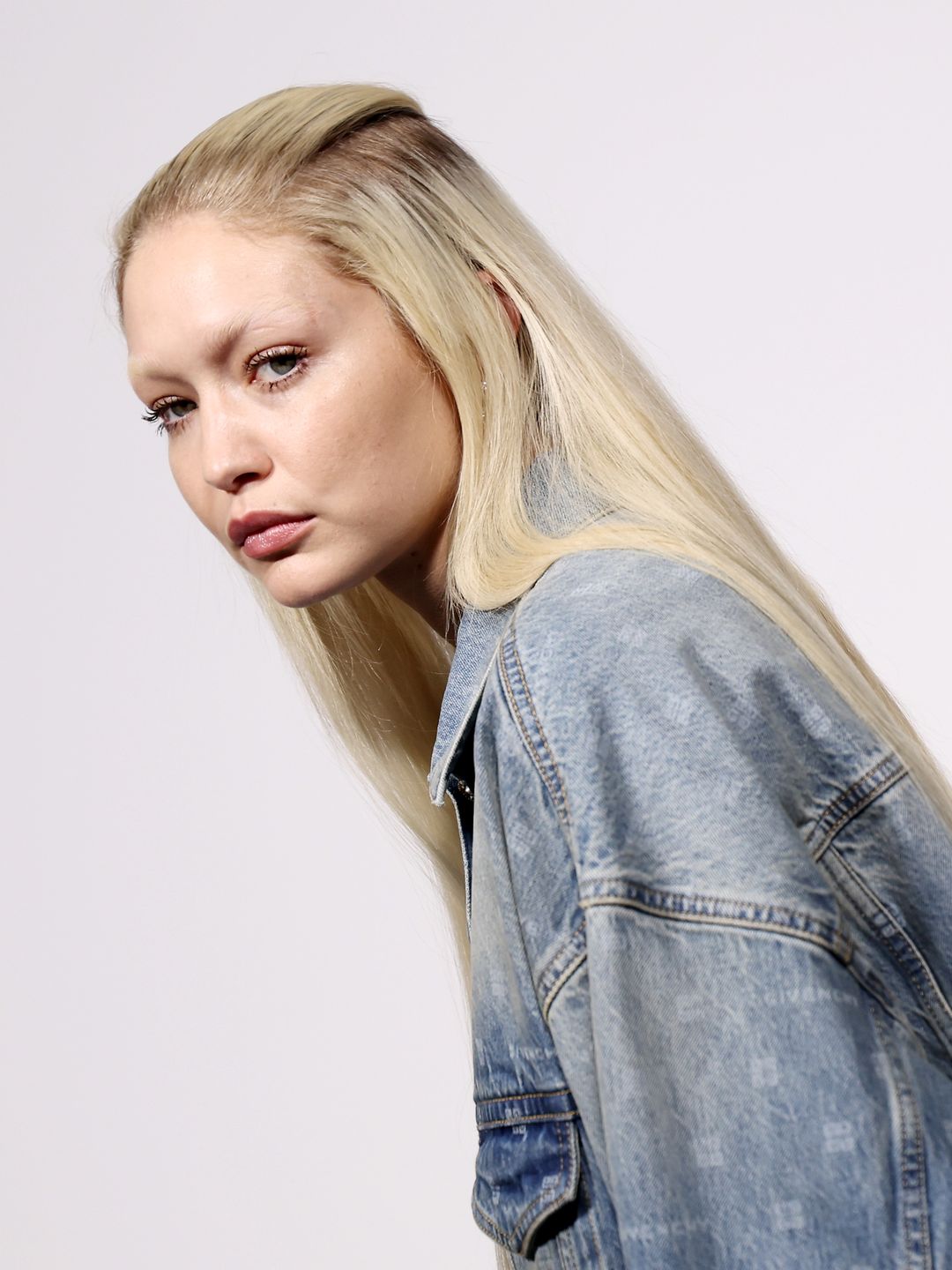 How to bleach your eyebrows at home according to an expert | HELLO!