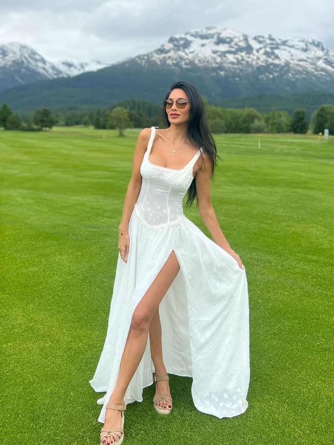 Nicole Scherzinger wows in thigh-split corset dress on St. Mortitz ...