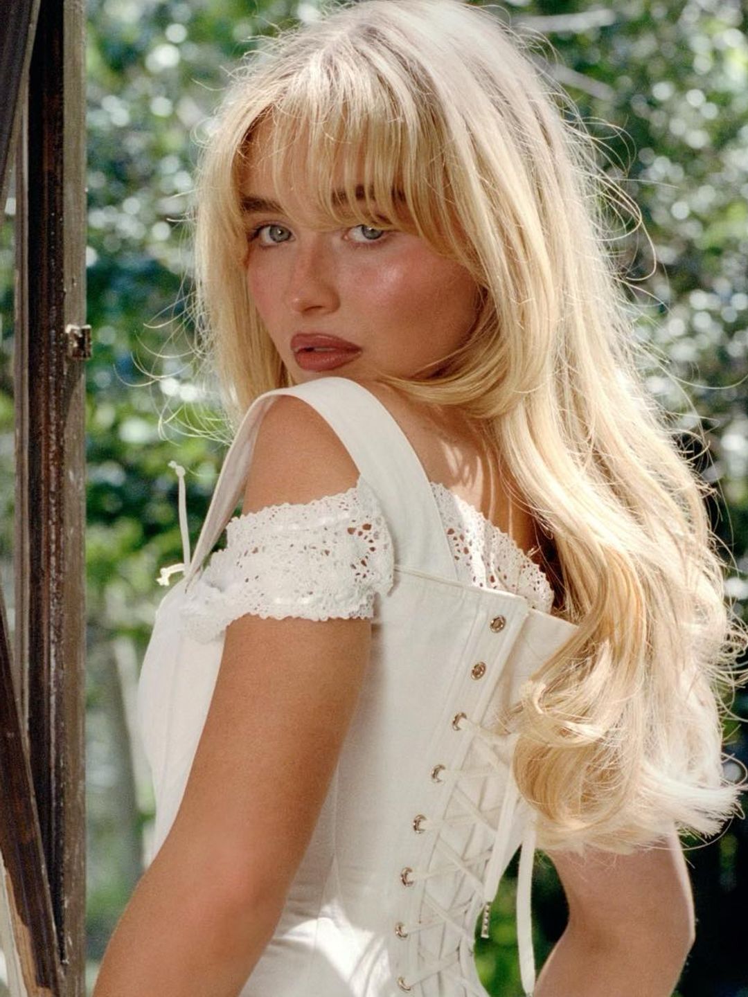 Sabrina Carpenters sheer pastel yellow babydoll négligée is peak ...