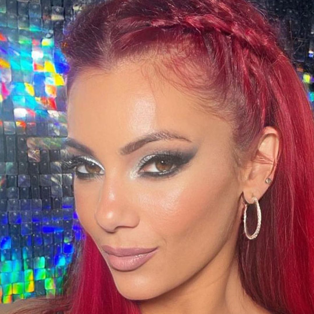 Dianne Buswell stuns in zippy swimsuit during solo Christmas break in ...