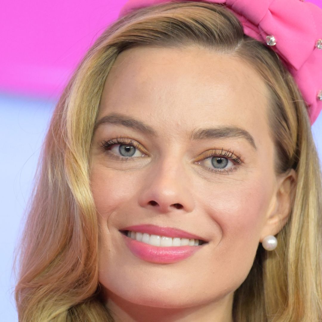 How to recreate Margot Robbie's Golden Globes beauty look | HELLO!