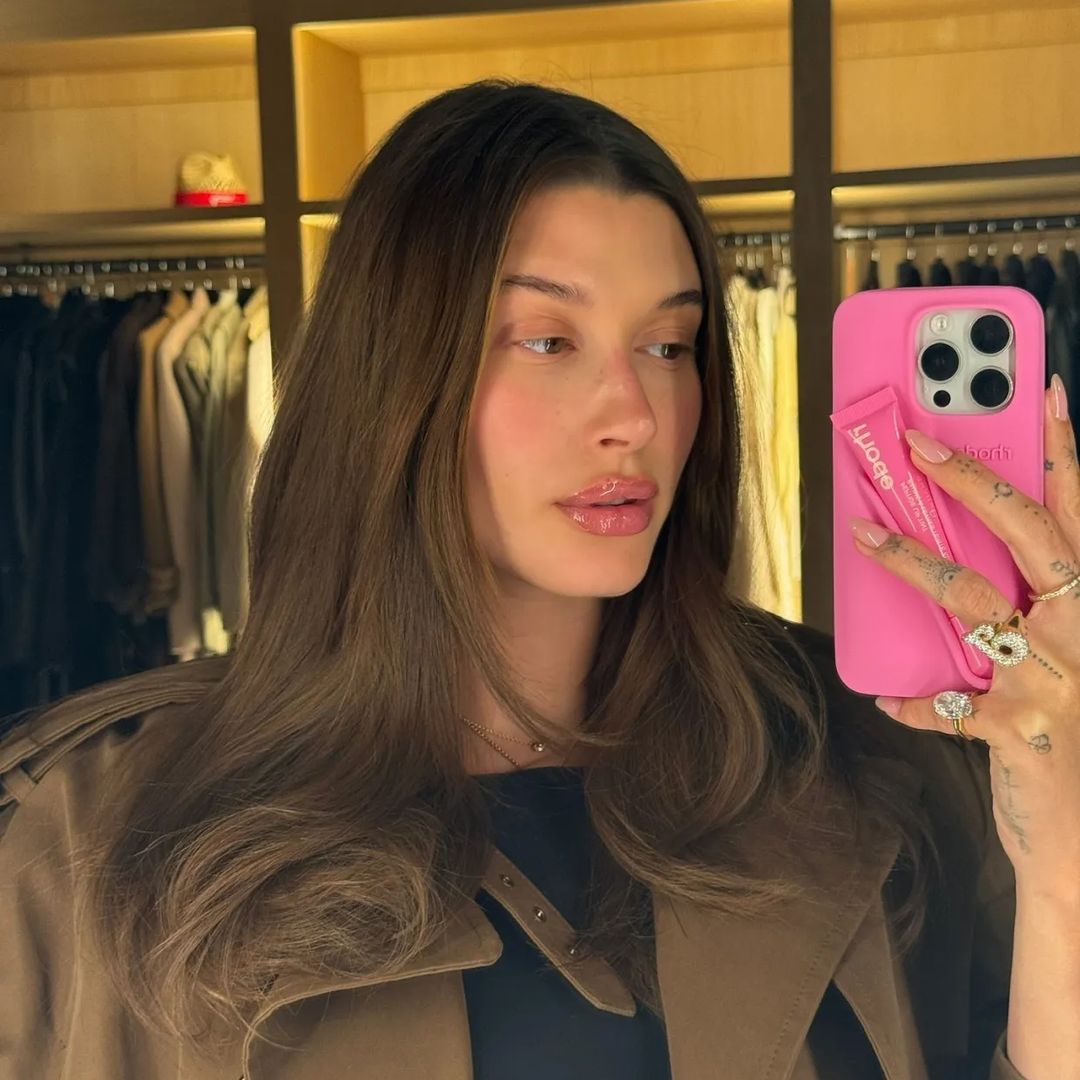 Hailey Bieber stuns in a pink bikini - and Justin Bieber sings her ...