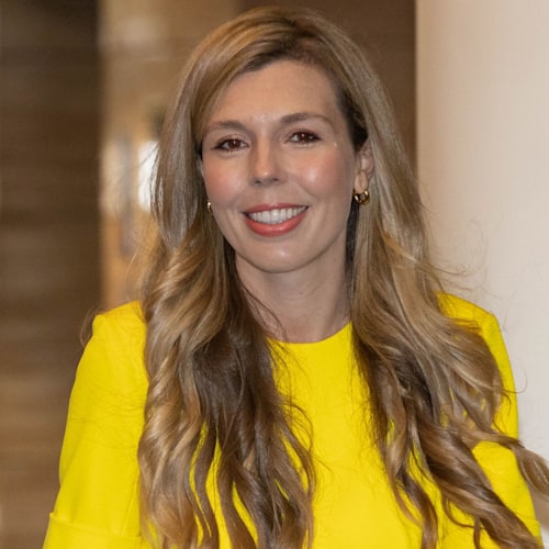 Hilary Swank opens the doors into her bedroom at stunning family home ...