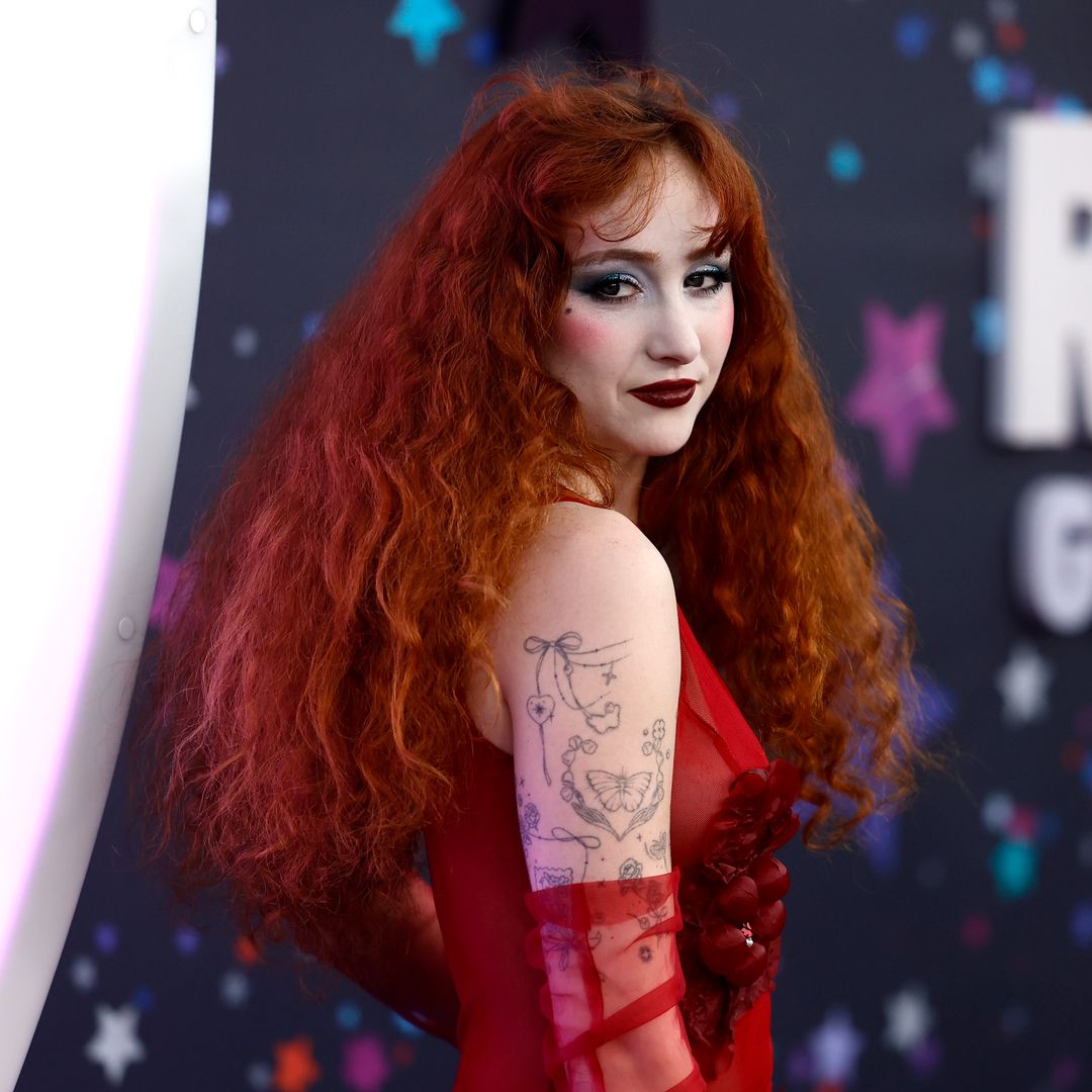 Meet Chappell Roan's mirror-image mom, devoted dad and three unique ...