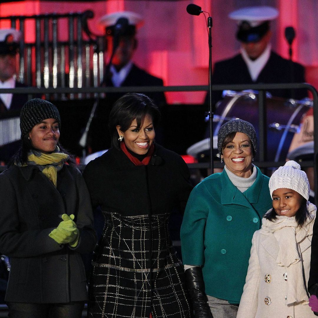 Michelle and Barack Obama's daughters Malia and Sasha appear in ...