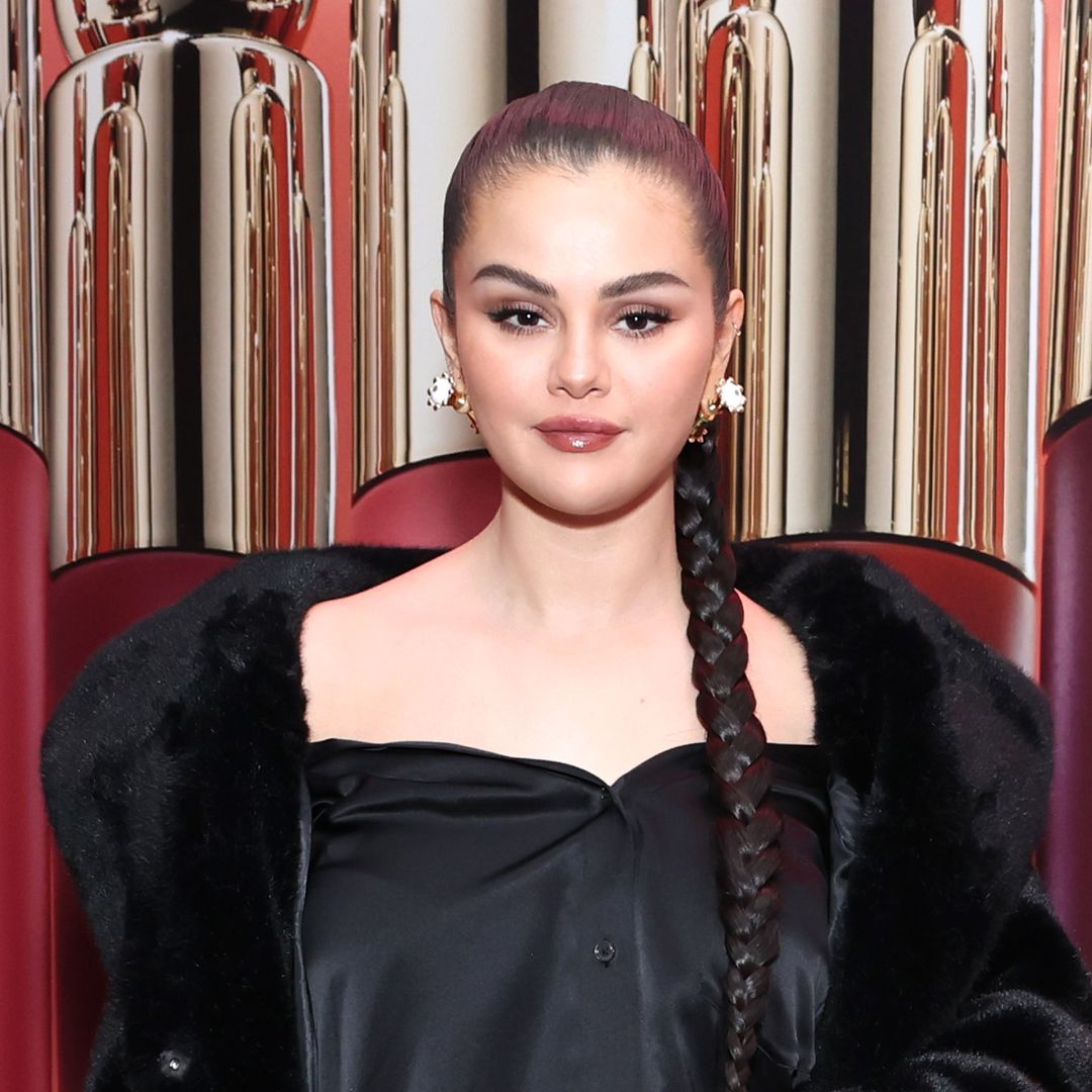Selena Gomez celebrates billionaire status with super low-key selfie ...