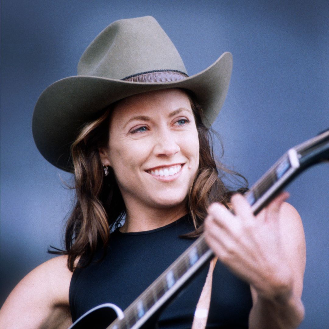 Sheryl Crow's young sons almost tower over her in rare public ...