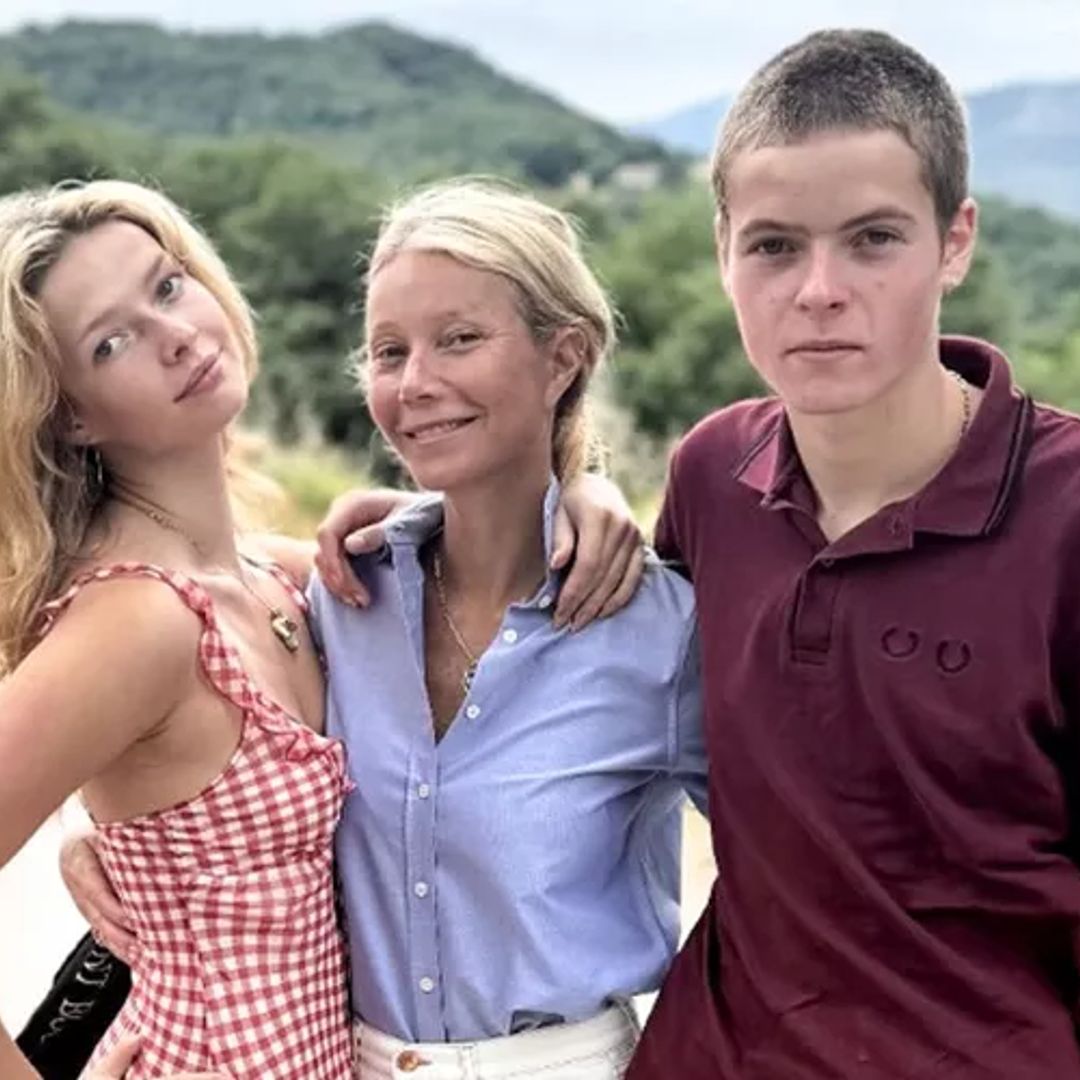 Coldplay's Chris Martin makes rare comment about girlfriend Dakota ...