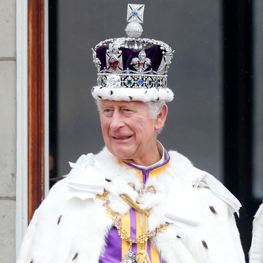 King Charles' artist Jonathan Yeo defends use of red for divisive ...