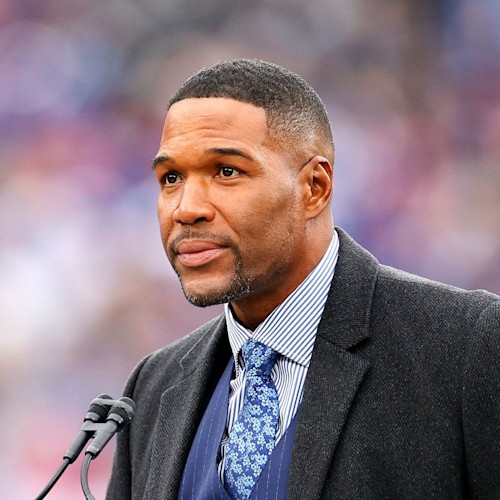 GMA's Michael Strahan's model daughter steals the show in family photo ...