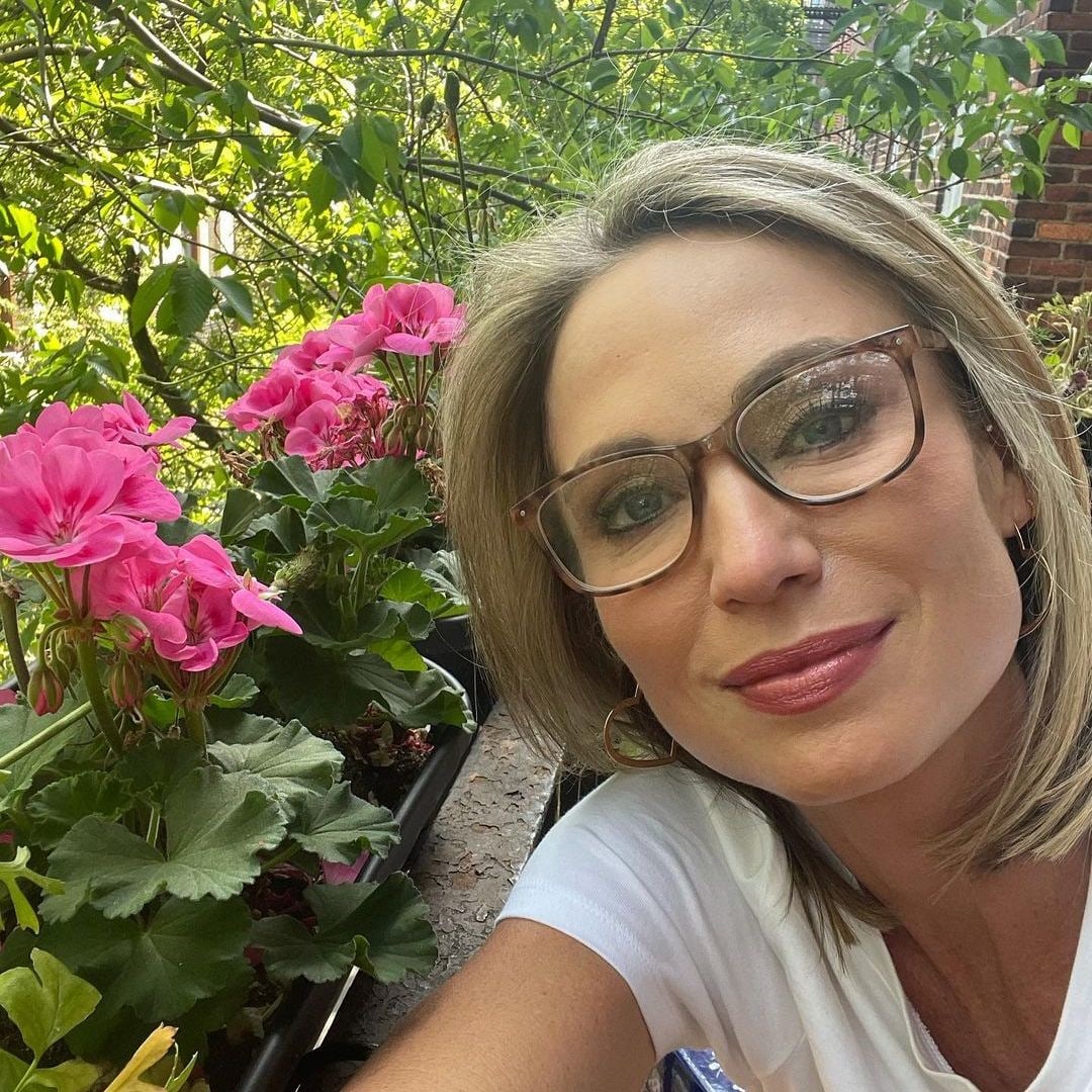 T.J. Holmes, 46, is unrecognizable in photo 10 months after he and Amy ...