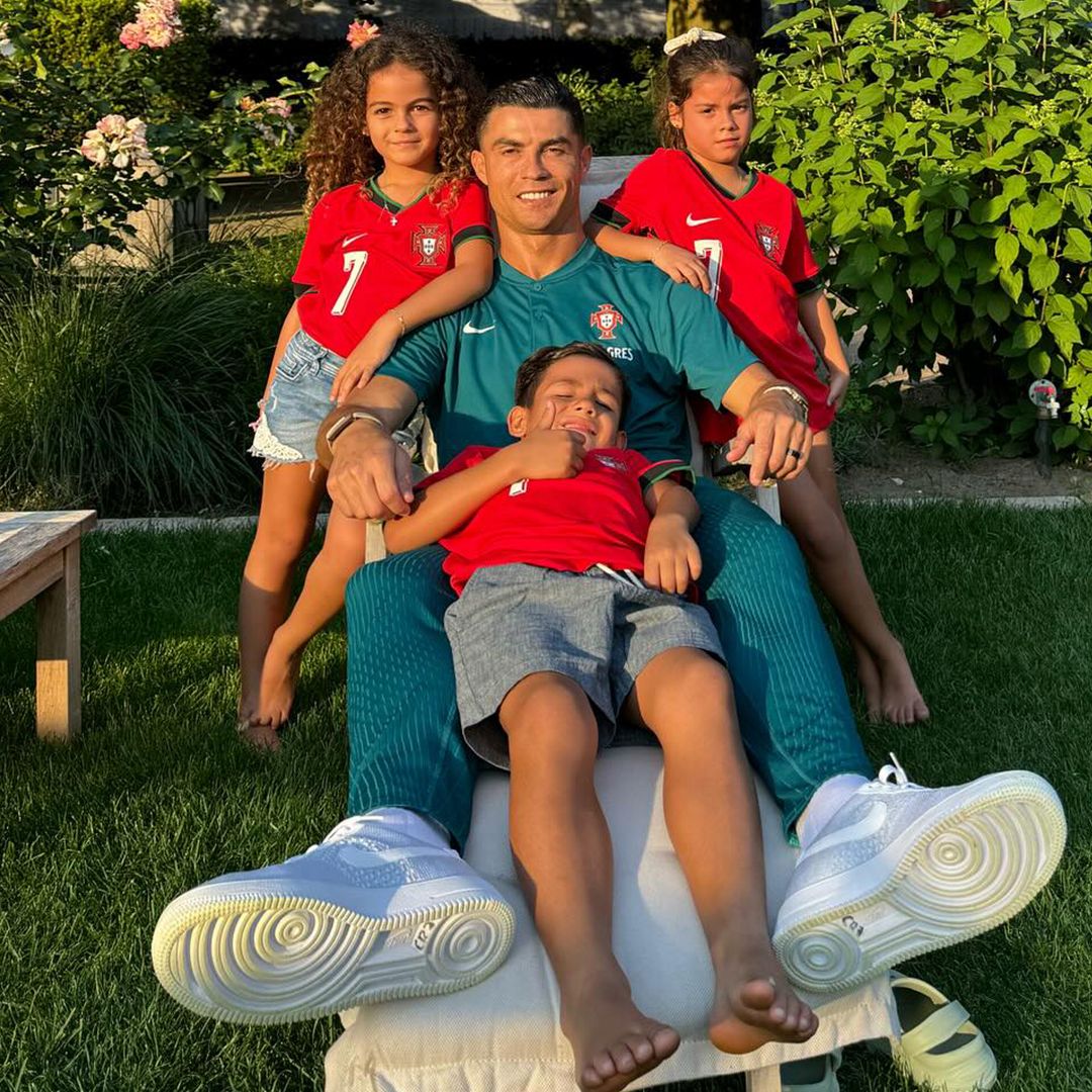 Cristiano Ronaldo's girlfriend Georgina Rodriguez shows off baby bump ...