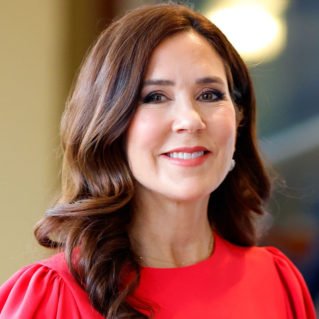 You won't BELIEVE how the Queen picks out her outfits | HELLO!