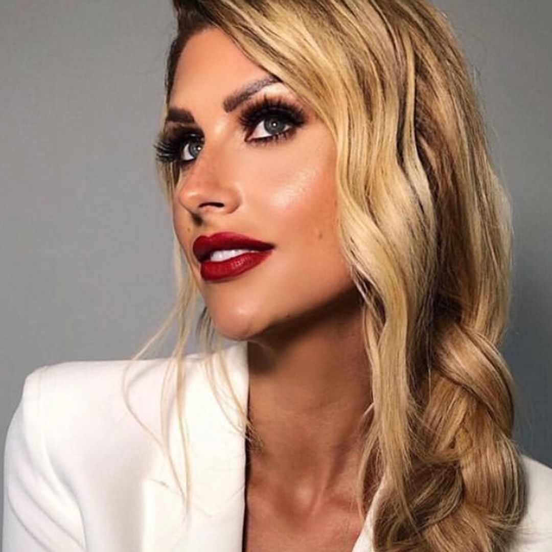 Mrs Hinch wows Instagram in the cosiest £20 knitted co-ord you’ll ever ...