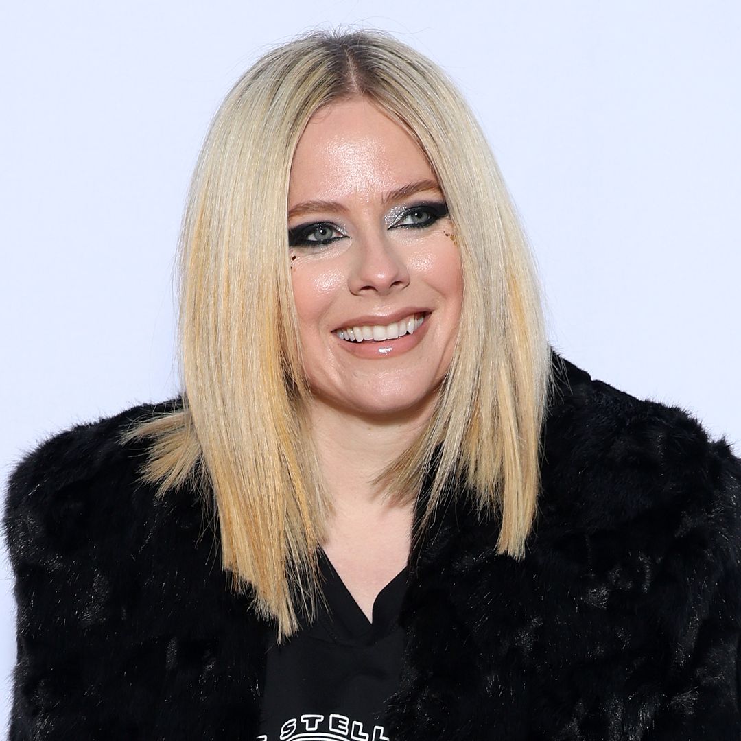 Avril Lavigne brings the heat with poolside photos in risqué string ...