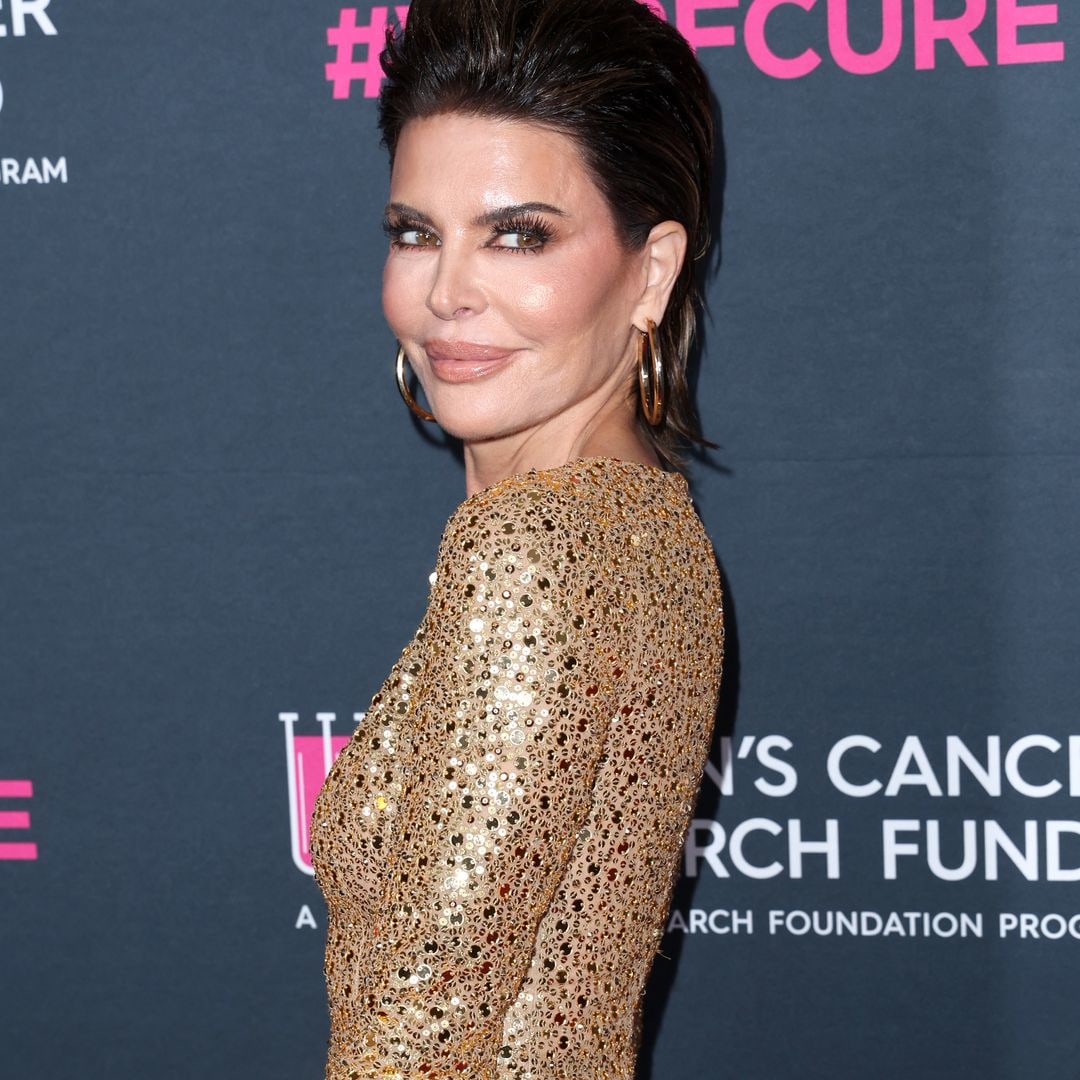 Lisa Rinna poses in a high-cut swimsuit as she celebrates big milestone ...