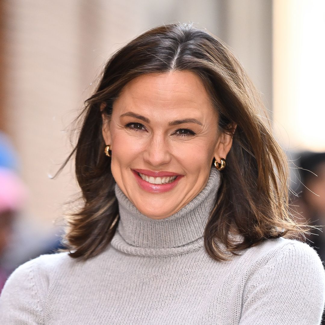 Jennifer Garner's child Fin unveils new look one year after name change ...