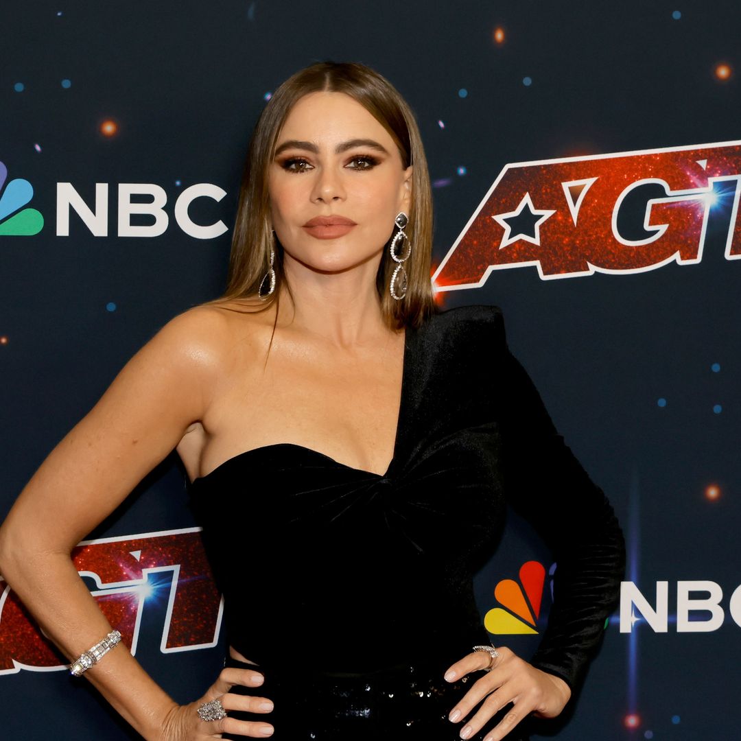 Agts Sofia Vergara Stuns With Risqué Suspenders Photo But Its Not What You Think Hello