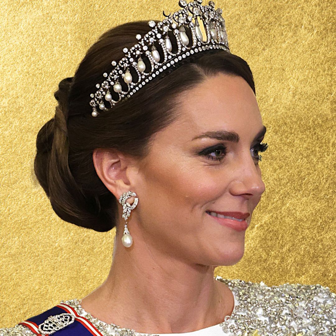 Kate Middleton paid a subtle tribute to the Queen on theatre outing ...