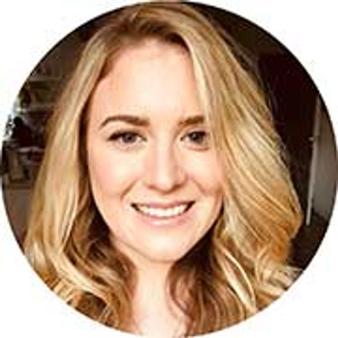 Peter Andre's wife Emily debuts 'classy' new mini skirt look and fans ...