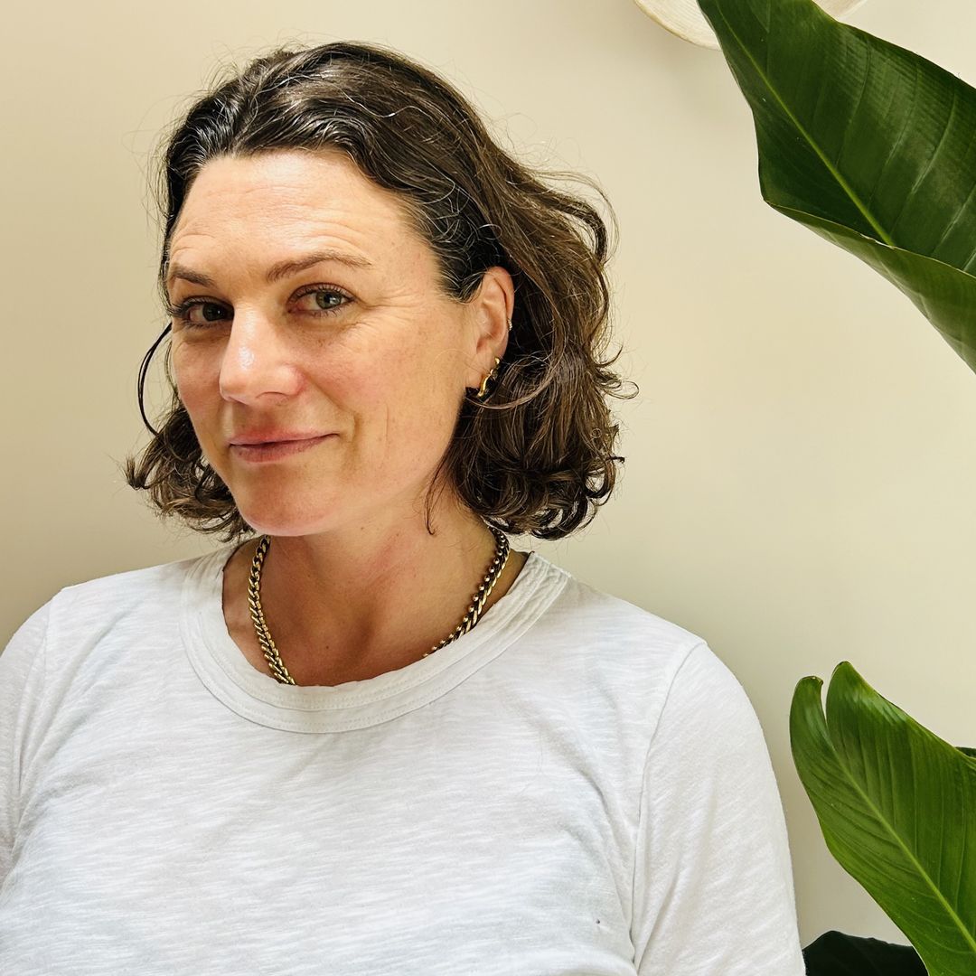 Hello Happiness: your ultimate guide to a more optimistic life