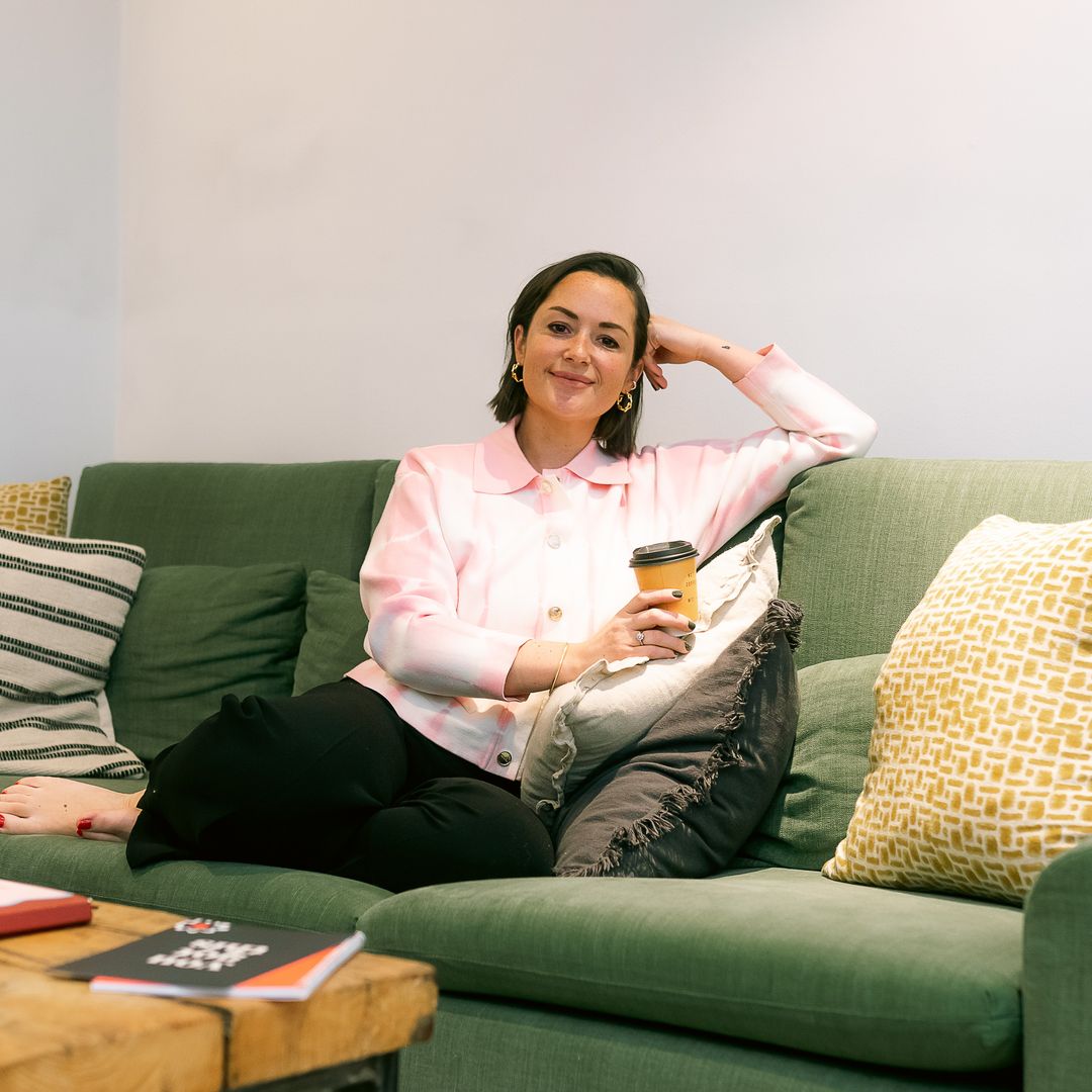 Hello Happiness - HELLO!