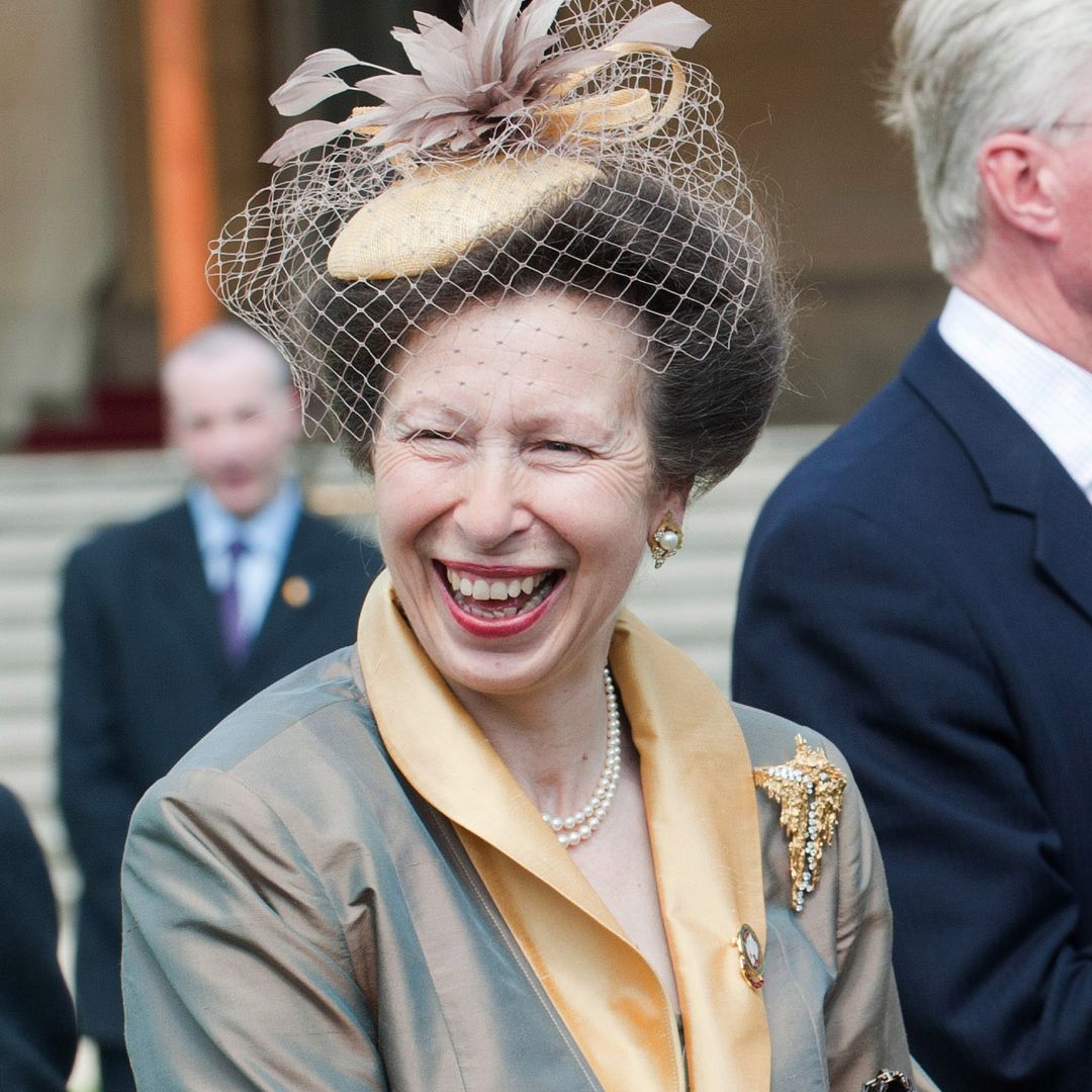 Princess Anne's heartbreaking last curtsy to the Queen – watch | HELLO!