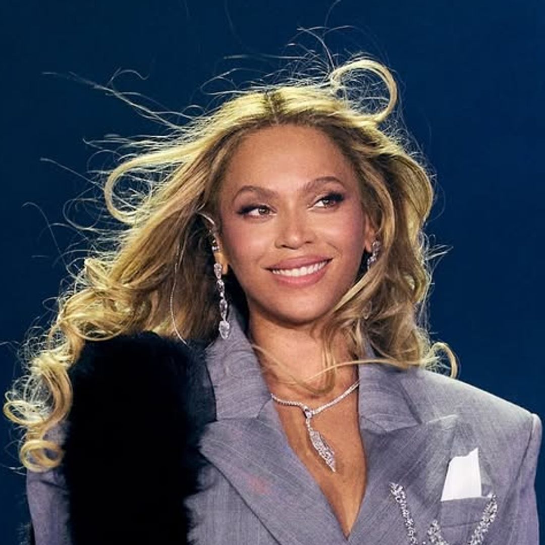 Beyoncé's daughter Rumi distracts mom and sister Blue Ivy mid ...